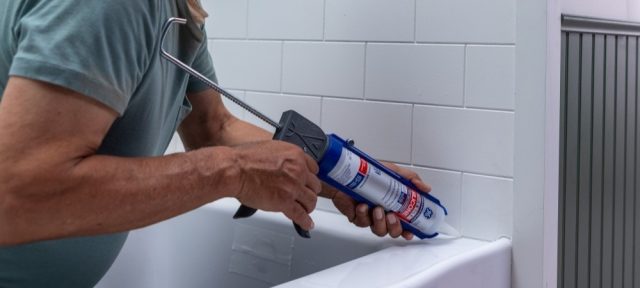 Caulking a bathroom like a pro - GE Sealants