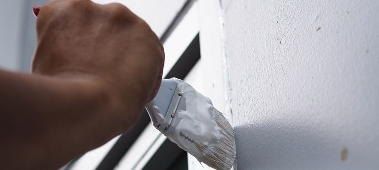 A professional's guide to the do's and don'ts of caulking when painting ...