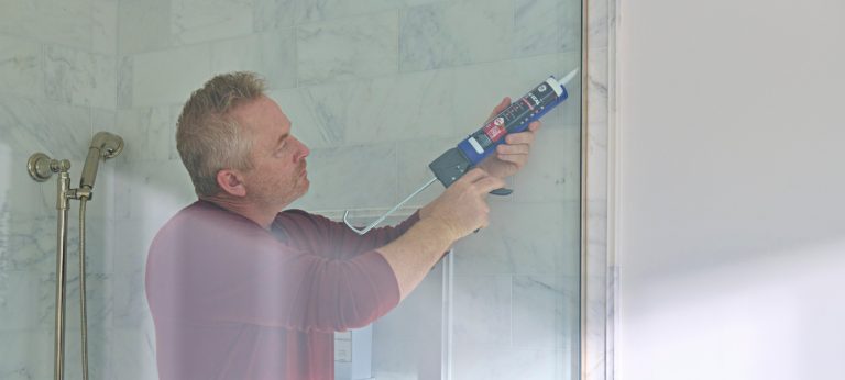 How to get a smooth, pro finish with silicone sealant in the bathroom ...
