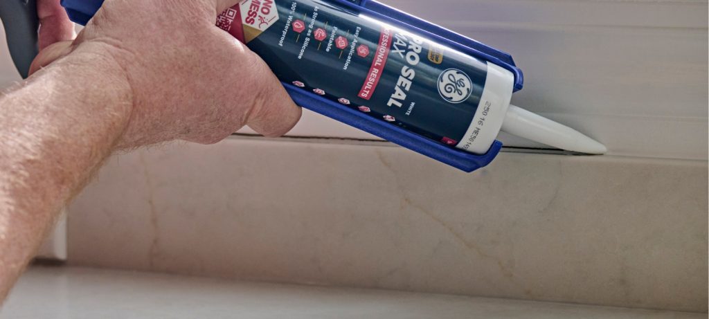 How to get crisp, clean caulk lines every time - GE Sealants